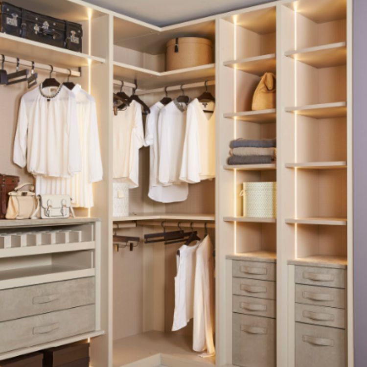 What is the Minimum Size for a Walk-In Wardrobe?