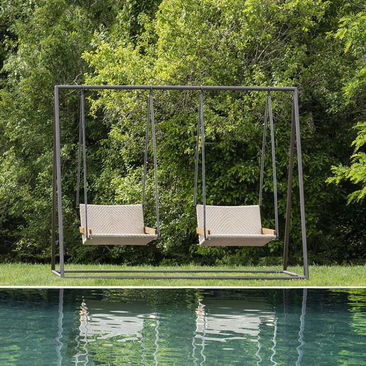 What Is The Best Type Of Outdoor Chair To Sit In All Day?