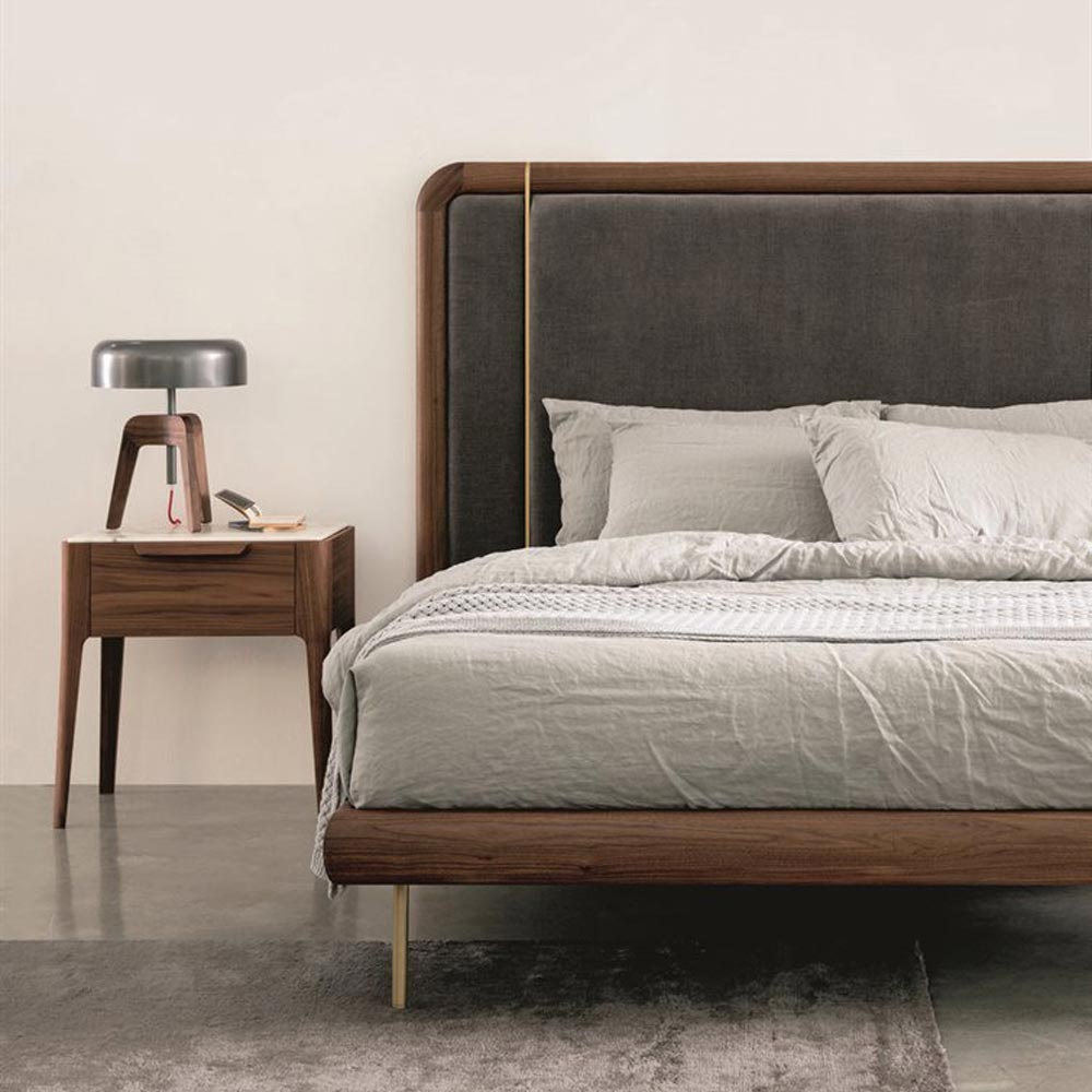 Killian 130 - Bed with legs in brushed brass